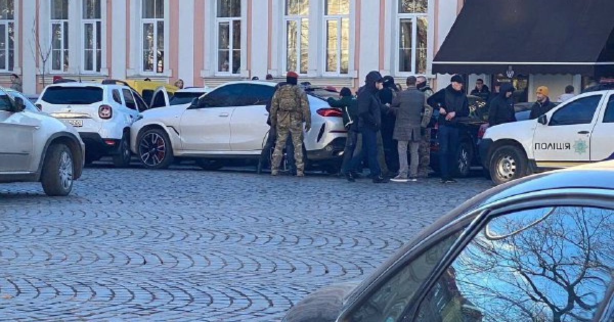 За кермом BMW доцентки львівського університету затримали львів'янина під наркотиками — LVIV.MEDIA