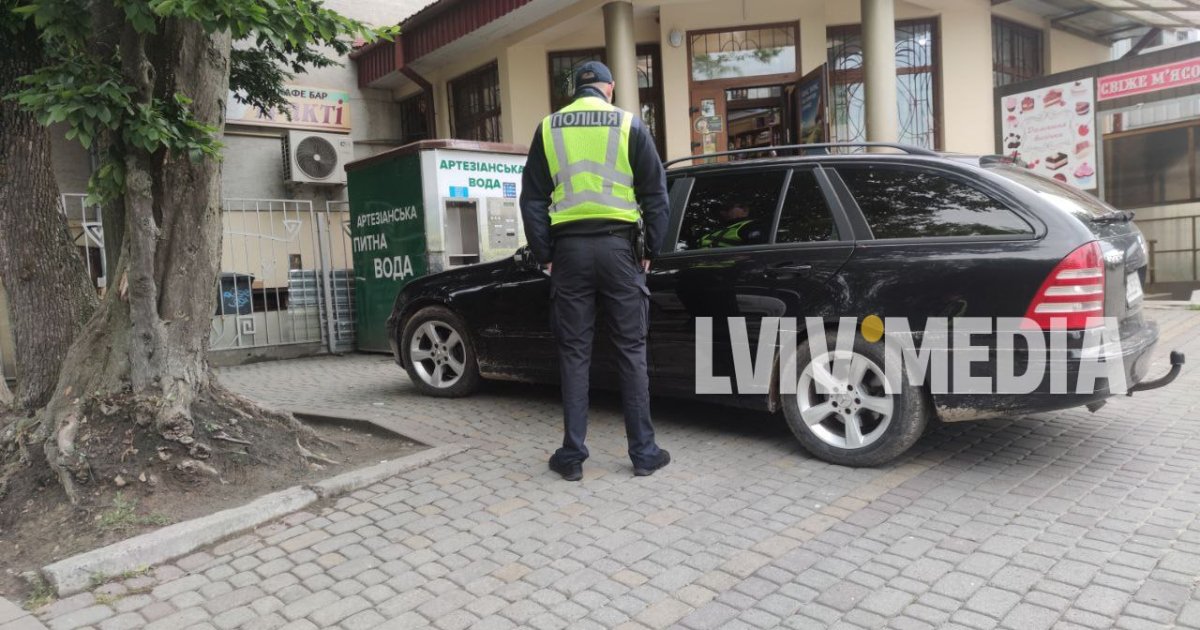 У Львові «на гарячому» піймали водія, який через сімейні обставини хотів сісти за кермо п’яним ...