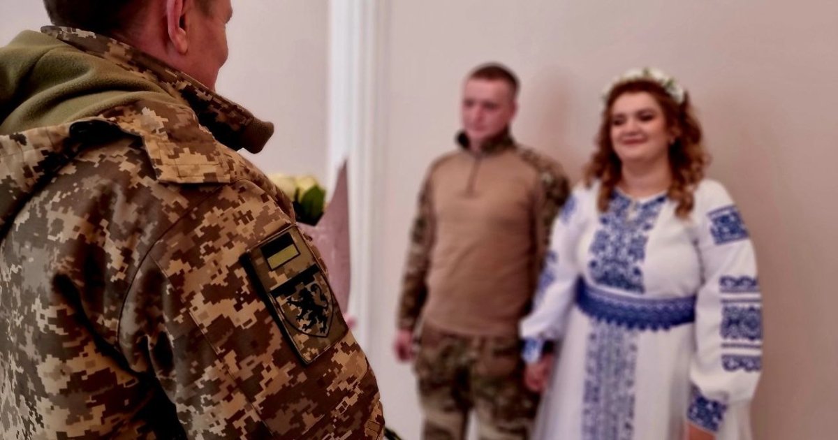 На фронті одружилася пари захисників з Львівської ТрО| Новини Львівщини — LVIV.MEDIA