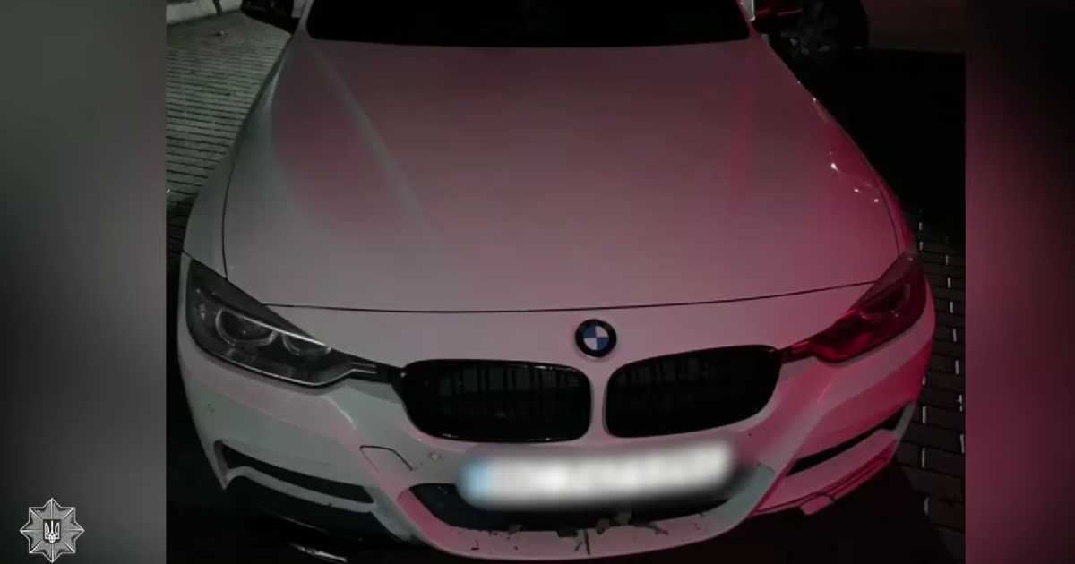 У Львові водій BMW проїхав на червоне та втікав від патрульних — LVIV.MEDIA