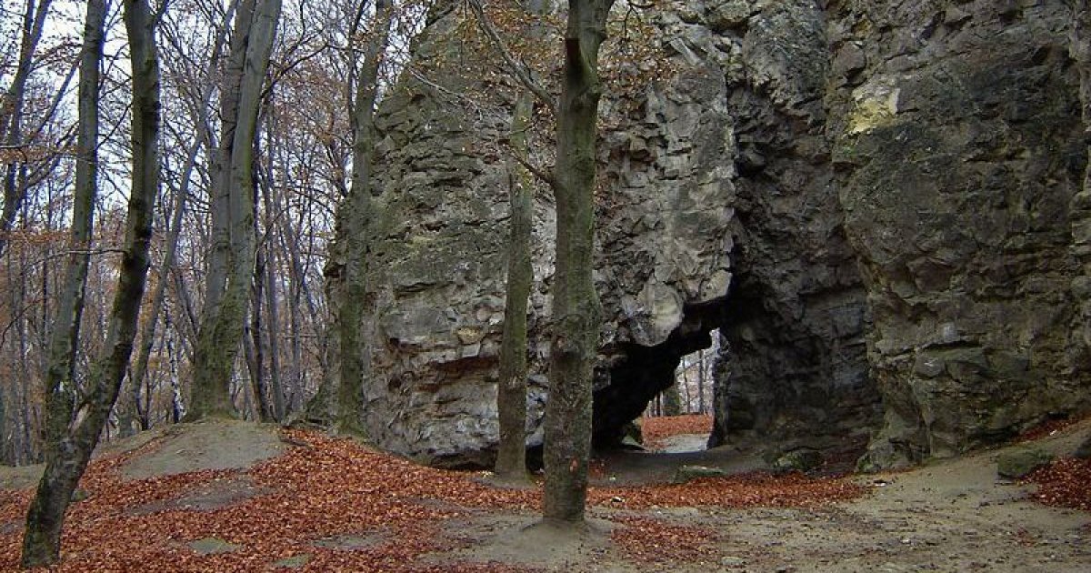 В Лисиничах 58-річний чоловік загинув, зірвавшись зі скали — LVIV.MEDIA