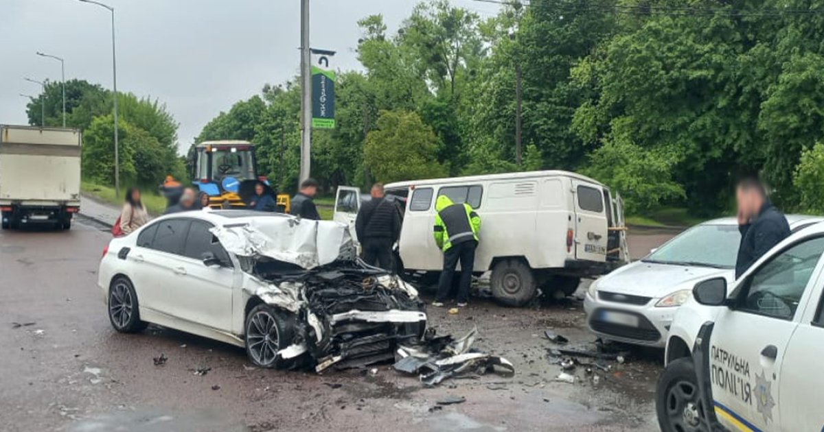 Важка ДТП у Львові: 4 авто зіткнулись у Рясне-1, є постраждалі — LVIV.MEDIA