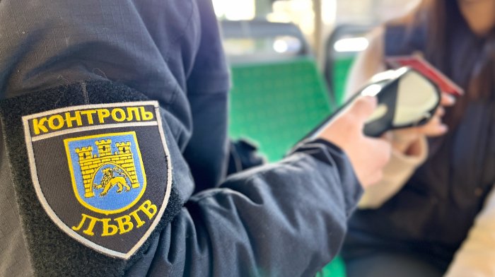 51 грн штрафу: бійка студентки з контролерами у львівській маршрутці — LVIV.MEDIA