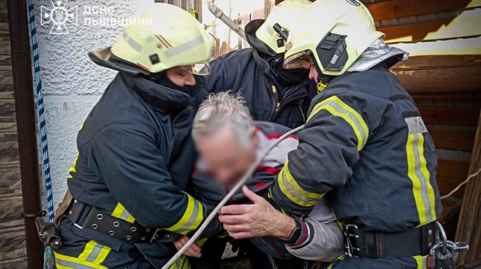 В Лисиничах 58-річний чоловік загинув, зірвавшись зі скали — LVIV.MEDIA