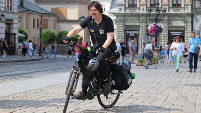 Матір підлітка з Миколаєва судили через зламану гойдалку на дитмайданчику — LVIV.MEDIA