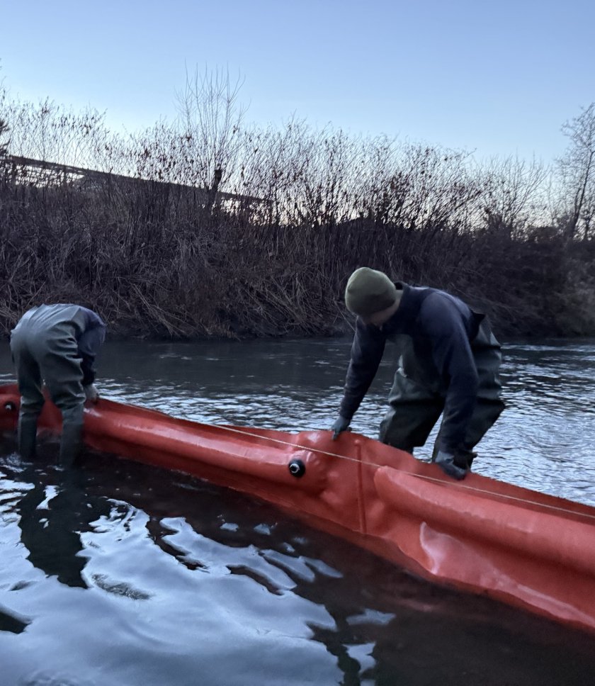Рятувальники стримали потік невідомої речовини річкою у Дрогобичі — LVIV.MEDIA